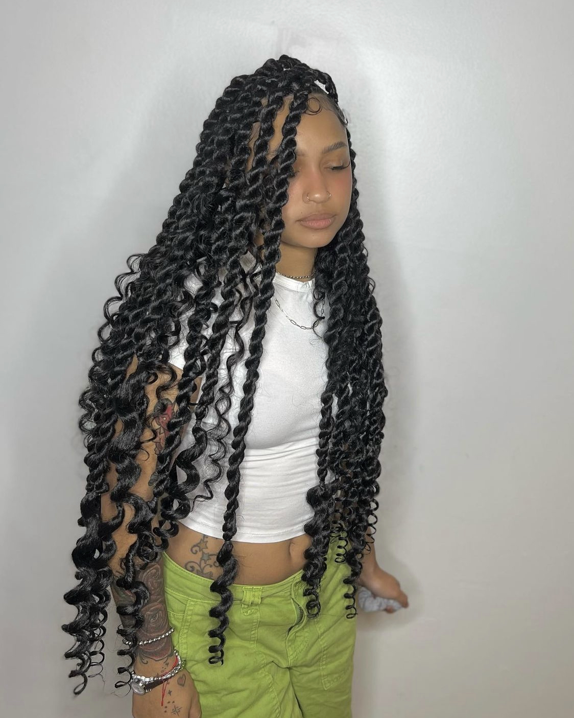 26 Gorgeous Knotless Braids With Curls Styles - Happily Curly